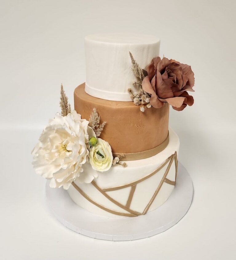 La Crosse Wedding Cakes | Linda's Bakery - West Salem, WI (608) 786-1818